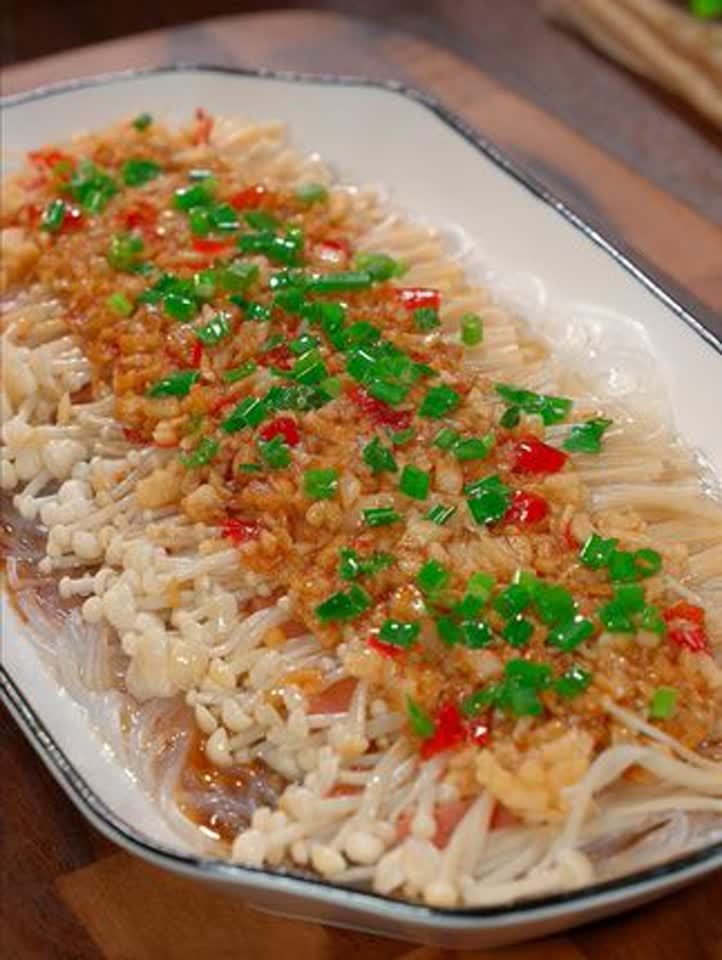 这道蒜蓉金针菇好吃不止一点点,学会了你就是大厨