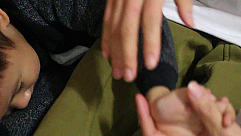 小儿推拿咳嗽视频全集 小儿推拿治咳嗽 按揉肺俞 分推膻中 足三里 按...