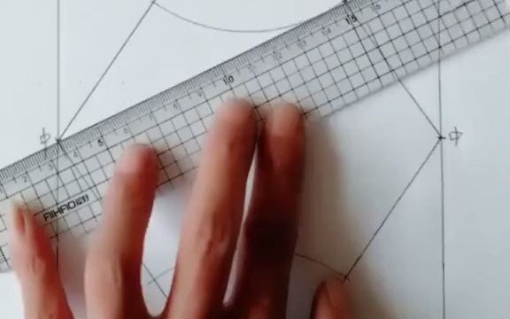 不就是画个椭圆吗?看我用圆规盘它