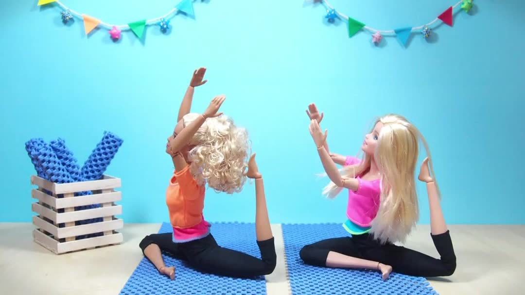 芭比娃娃定格动画 表演超高难度瑜伽动作