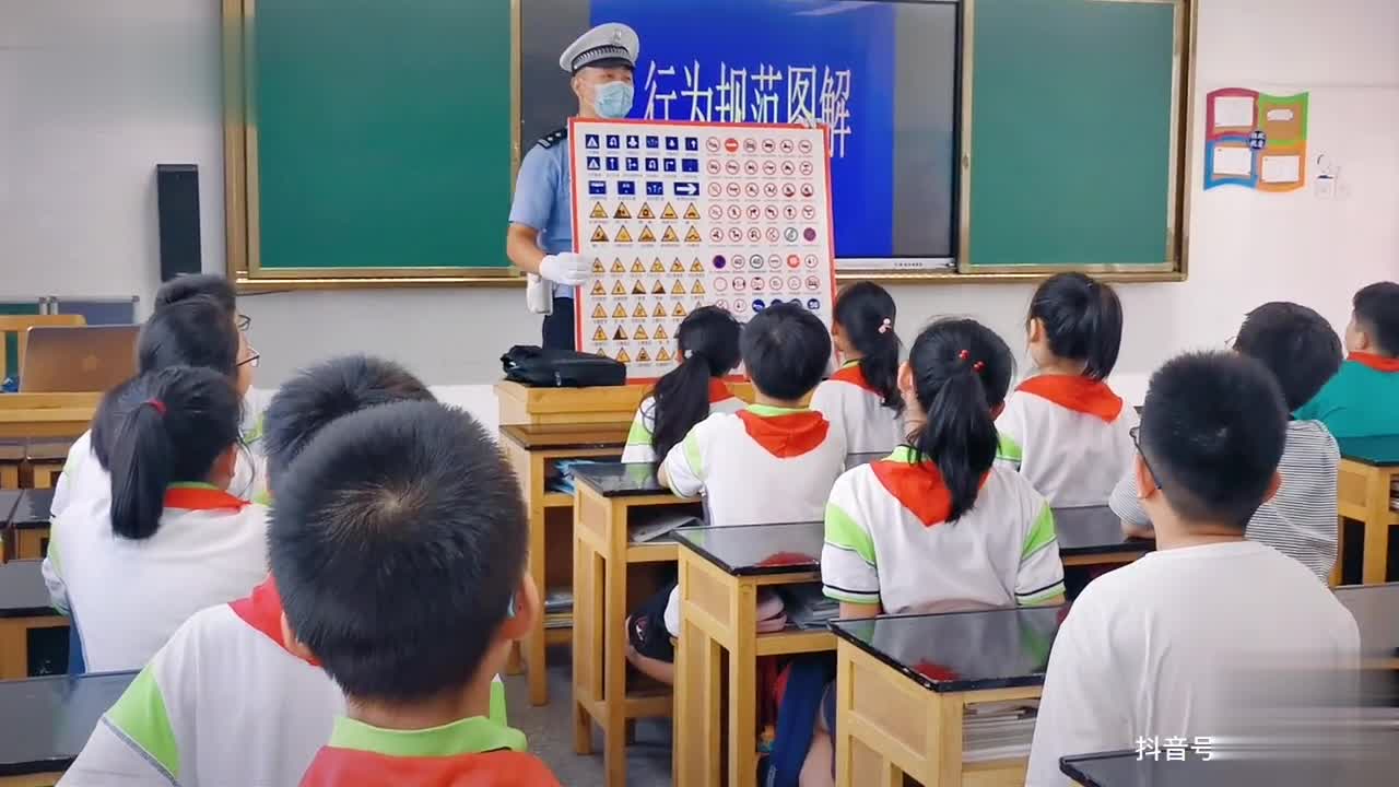 交通安全开学第一课 开学啦!交警蜀黍为你们来上课了吗?只有交通安全...