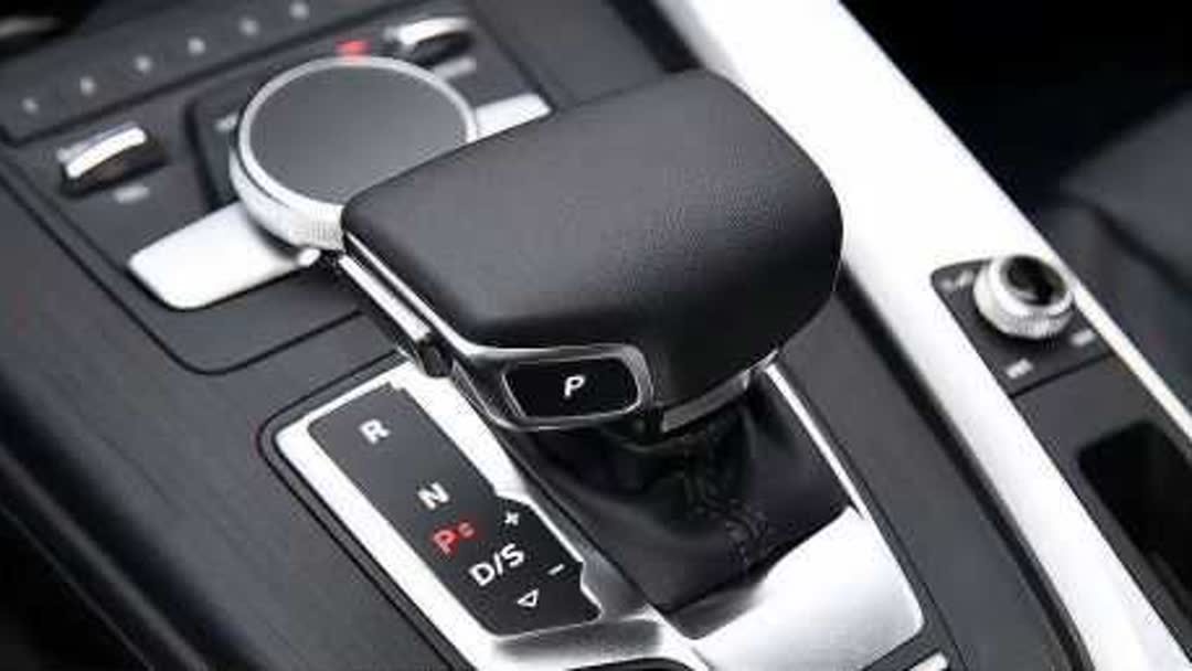 开自动挡车D挡换S挡时,需要踩刹车吗?老司机:千万别弄错了!