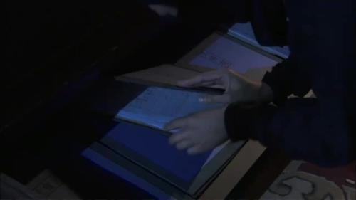 抗战:女兵潜入日军档案室,发现重要情报,还听到女间谍秘密谈话