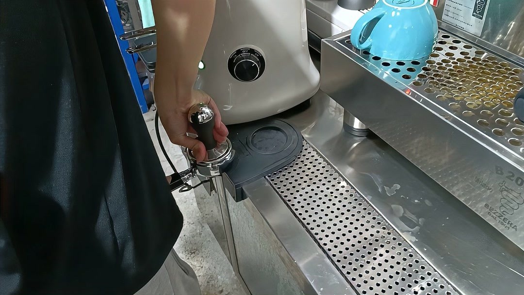 测评拉杆式咖啡机,成都维修拉杆式意式半自动咖啡机使用 (1)