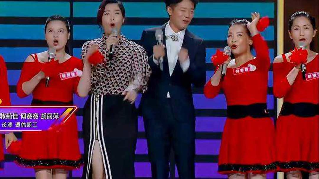 凤凰传奇广场舞神曲上线!前奏一响大妈们忍不住跳舞,汪涵看愣了