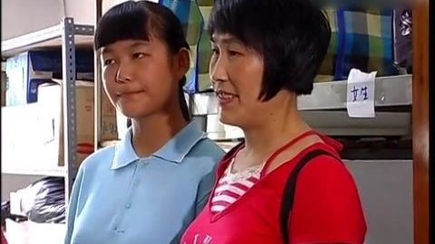 记者采访曾经的问题女孩,走进专业学校改造,老师讲述暴躁原因