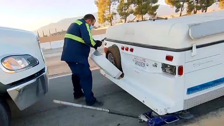 在美国车坏路上了怎么办,请拖车要花多少钱?眼前这幕我不敢相信
