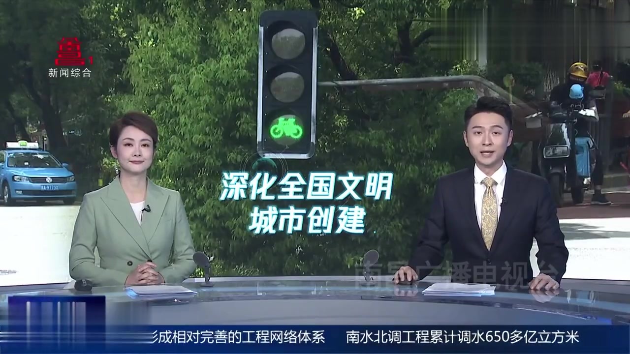南昌交通信号灯开启"护学模式"