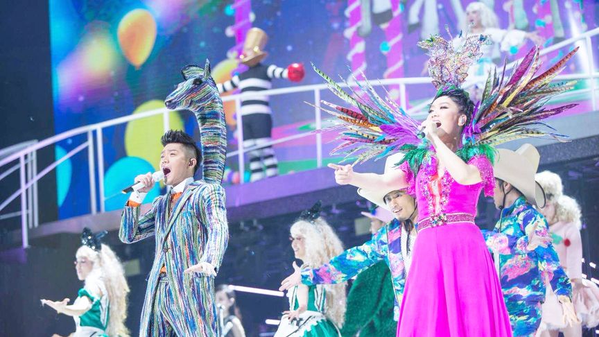 凤凰传奇演绎的《中国我爱你》,让我们唱出对祖国的热爱!