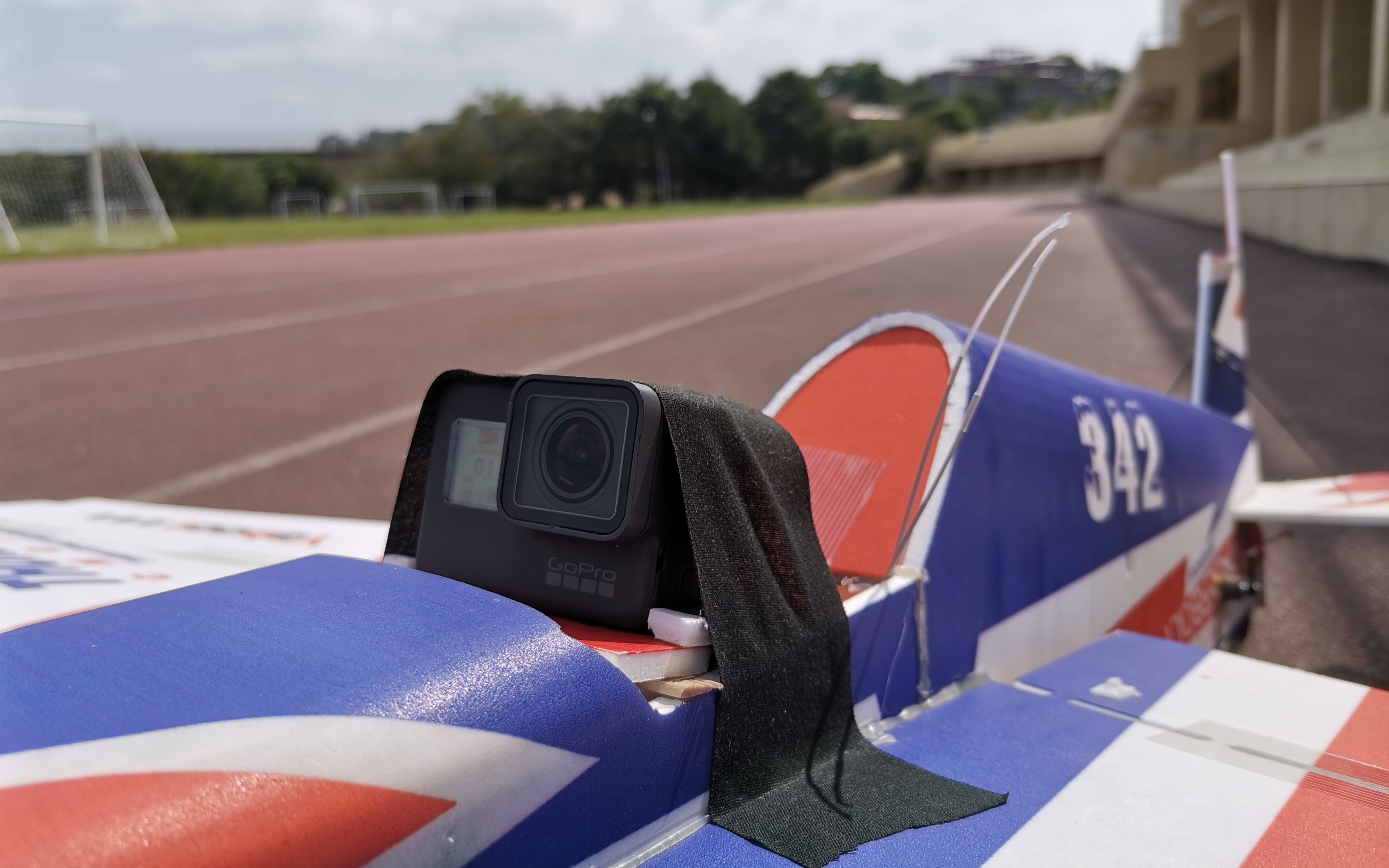 将gopro hero 5固定在固定翼航模上能拍出怎样的第一视角视频