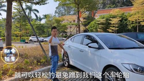 倒车技巧,只会看后视镜就错了,教你一招轻松避免剐蹭!