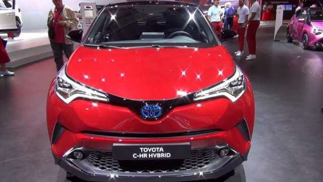车展实拍丰田C-HR混合动力汽车,这车样式小巧,你喜欢吗