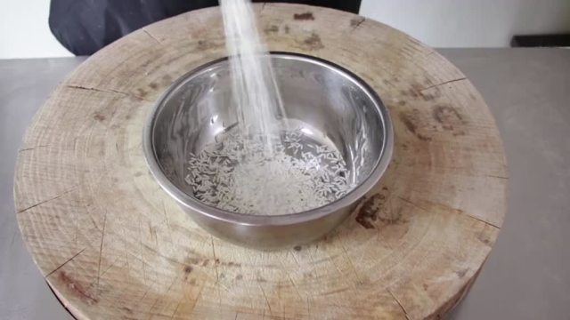 红糖糯米藕香甜软糯,现在饭店都很少有人做了,想吃只能自己动手