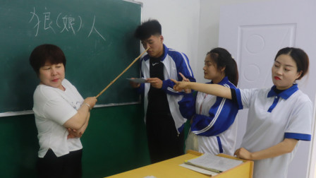 学渣抄袭学霸的作文,却抄了一堆错别字,念一遍笑一次