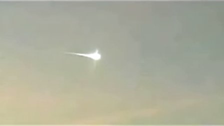 俄罗斯车里雅宾斯克上空的陨石被不明飞行物击落?