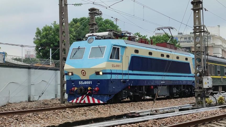 #拍火车 #火车迷 #电力机车 #铁路摄影 #trs12 #中国火车模拟