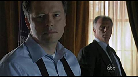 陨石穿过大气层, 瞬间撞击地球, 威力很巨大