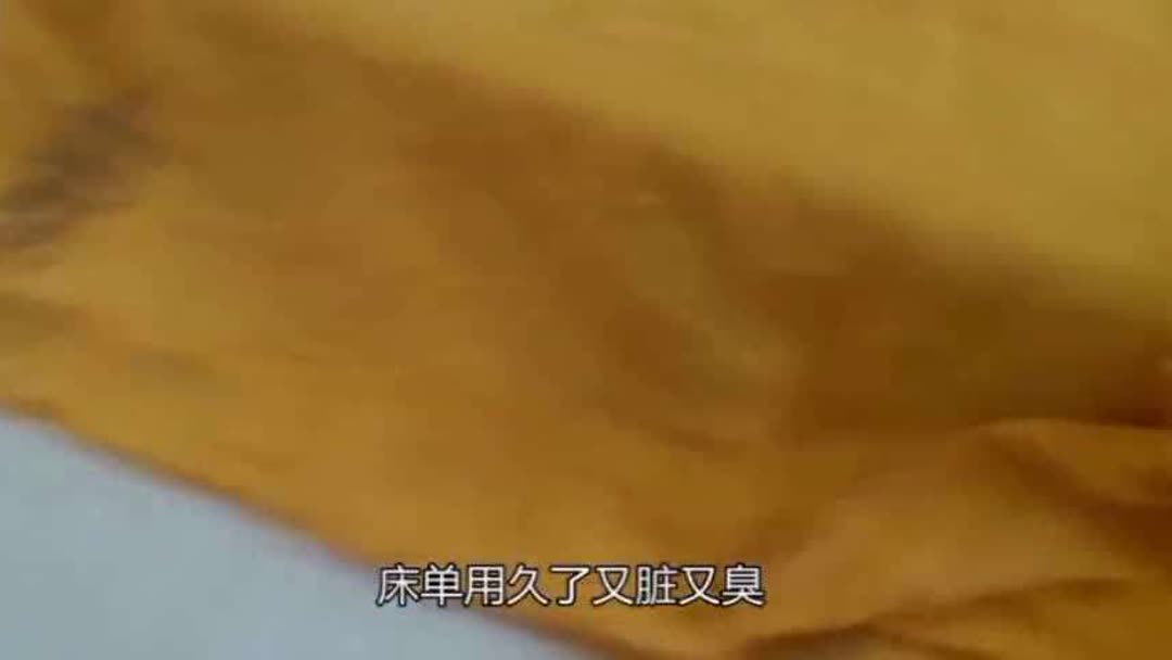 床单太脏怎么洗干净?两招床单清洗技巧,不管多脏多黄立马干净。