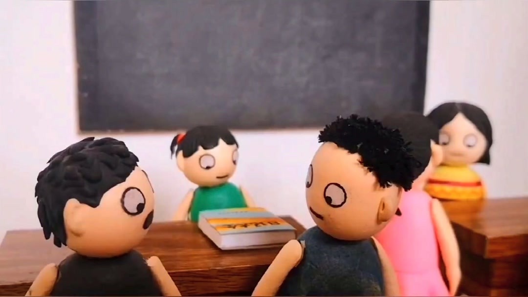 臭蛋课堂:课间大讨论,小学生到底应不应该玩手机游戏