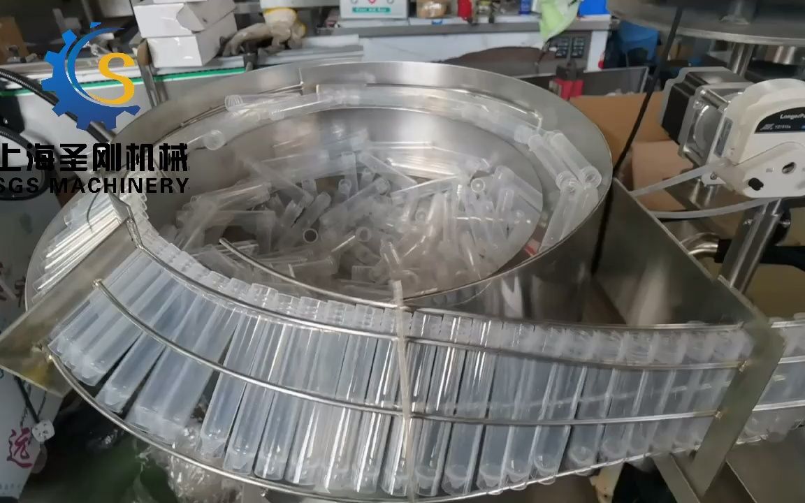 圣刚病毒采样管灌装旋盖贴标生产线 试剂样本保存液灌装机视频