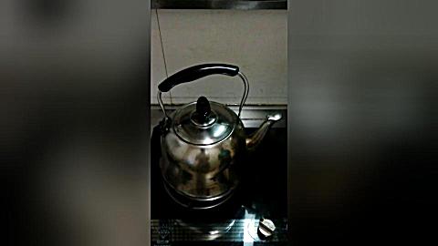 物理小松老师:瓦特的灵感 水蒸气对壶盖做功