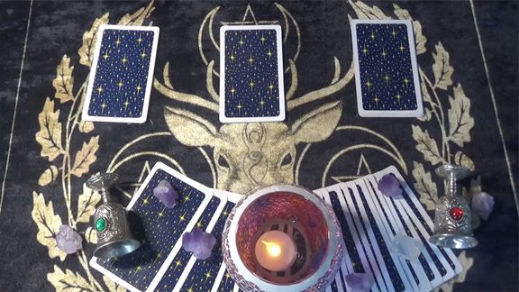 塔罗占卜:他内心对你的真实想法是什么?有什么想对你说的话吗?