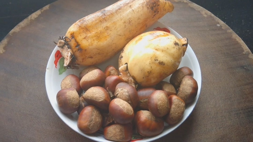 板栗加2节莲藕,不用炒不用炖,出锅香味四溢,营养滋补又好吃
