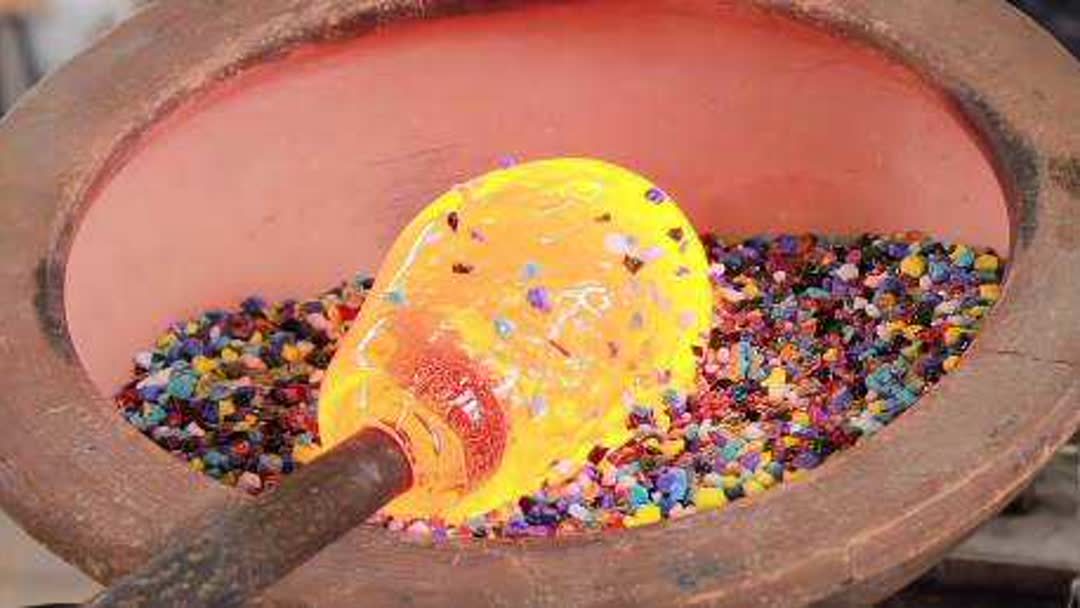 这么漂亮的玻璃瓶居然是吹起来的?看完制作全程,涨见识了