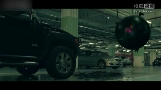 男子刚要和大胸妹子在车内羞羞,竟遇到老太太碰瓷,这就hin尴尬了