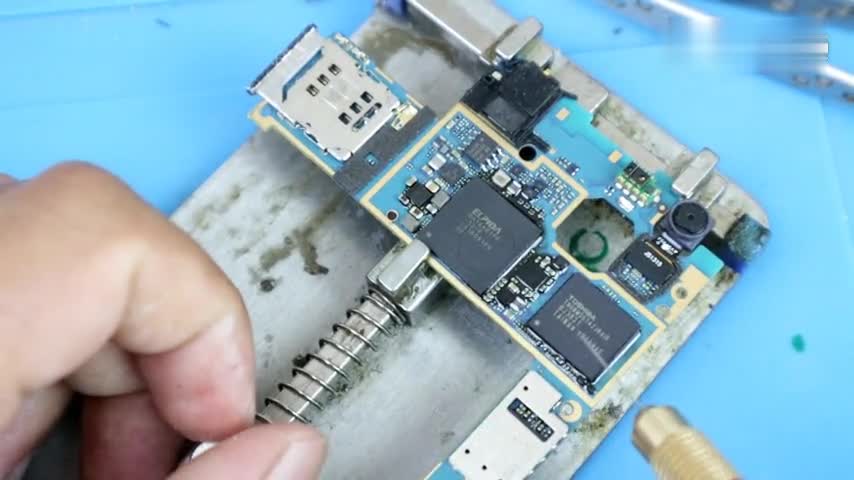 一台vivo手机不开机主板损坏,拆存储芯片,将重要资料读取出来
