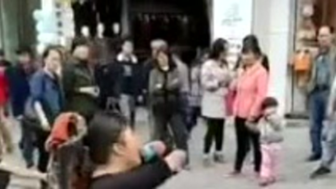 15年前失踪女儿变残街头乞讨,母亲网上认出嚎啕大哭