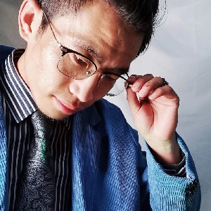 95后亦城 
