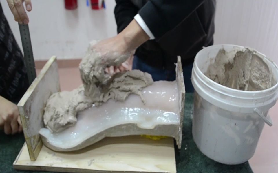 人体硅胶制作假肢手摸操作过程双组分液体硅胶