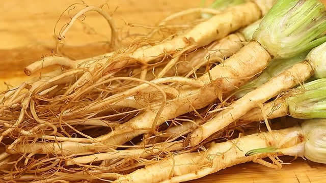 香菜根别再扔了,水里一煮,作用这么厉害,简直长见识了