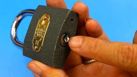 曲别针开锁！钥匙掉了就快来看，真的有用