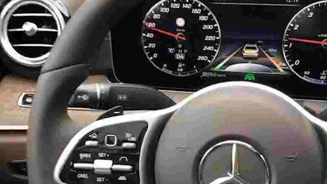 19款奔驰E300升级智能驾驶23P实现打转向灯自动变道