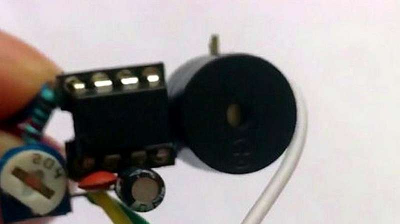 三极管分不清极性,用NE555制作的检测器,轻松搞定!
