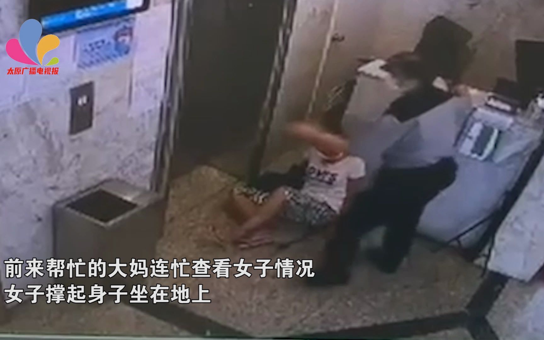 女子遛狗把狗绳系在腰间,狗进电梯了人没进去,接下来一幕太可怕