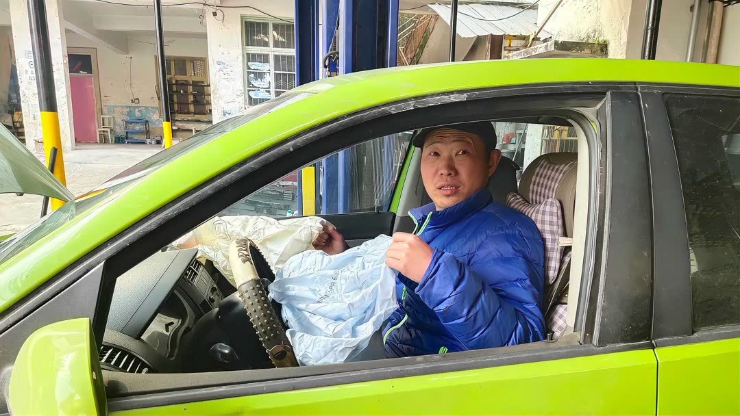 老丈人发生事故车损严重,修车要花近1万元,是报废还是修划算呢