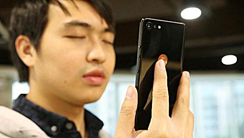 闭着眼都能用手机? 锤子坚果Pro2开启无障碍模式