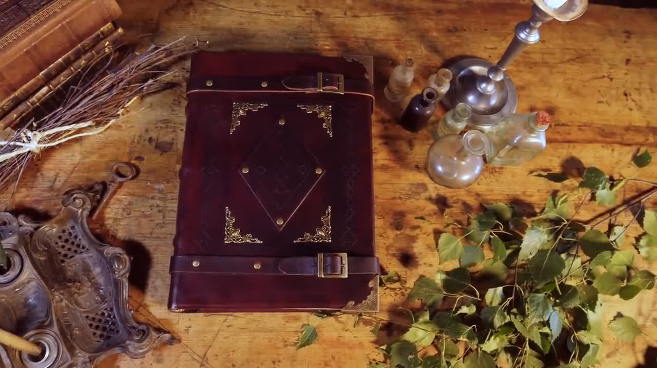 用真皮制作情书合集,做出来的书本精美万分