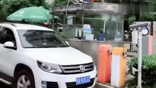大众途观遇上不一样的挡车杆,你们憋着别笑