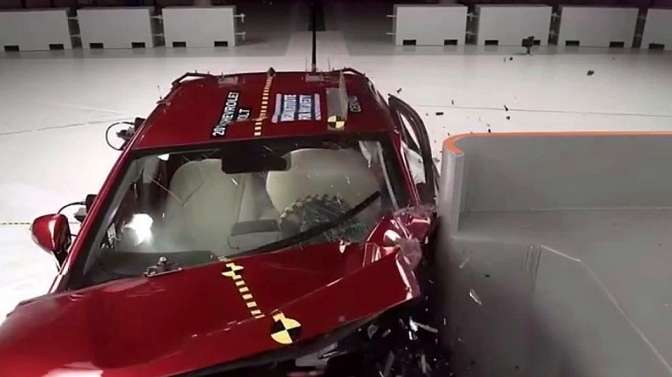 日系车真的不安全看一下这组碰撞测试,你就明白了