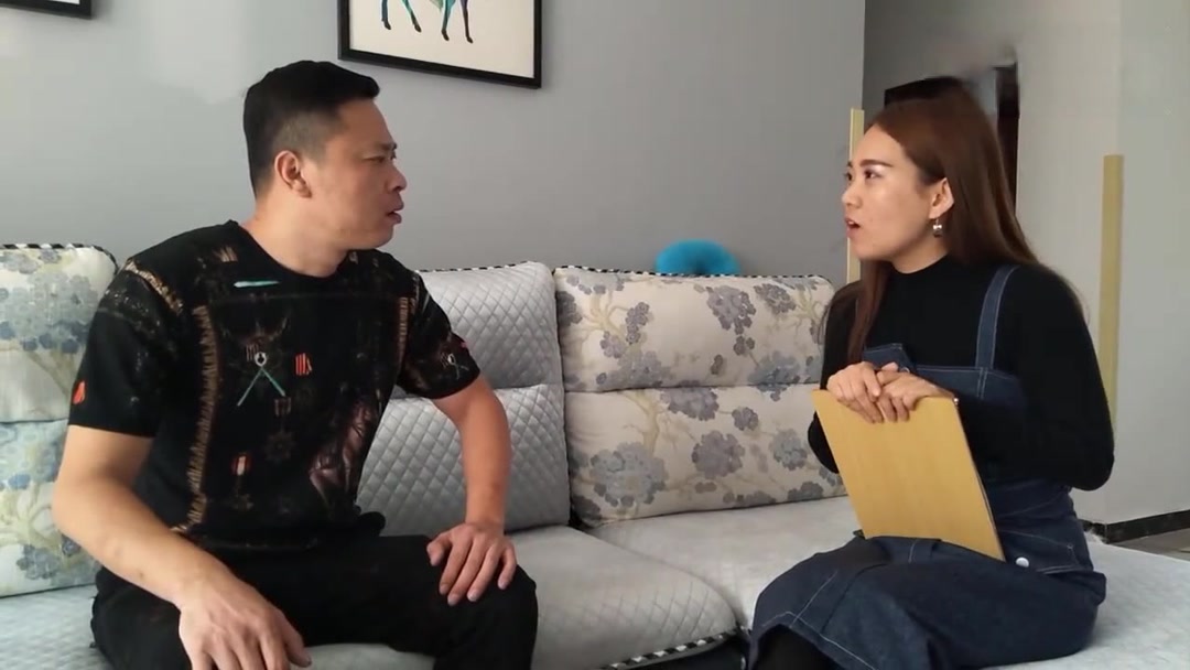 老师去学生家里做家访,学生家长装文化人,结果老师懵了