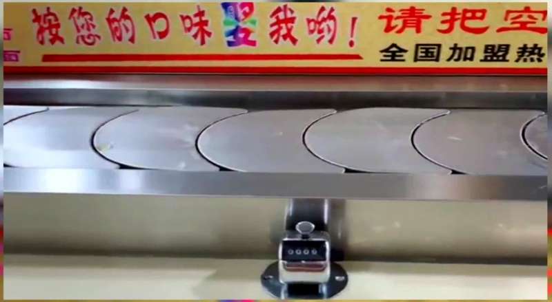 自助旋转臊子面,28元一位,计数器看你能挑战几碗!