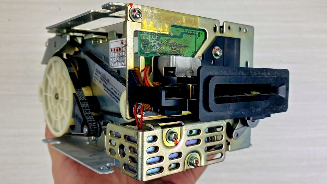 你肯定使用过,但是你却没见过的读卡器,拆开看看内部精妙的设计