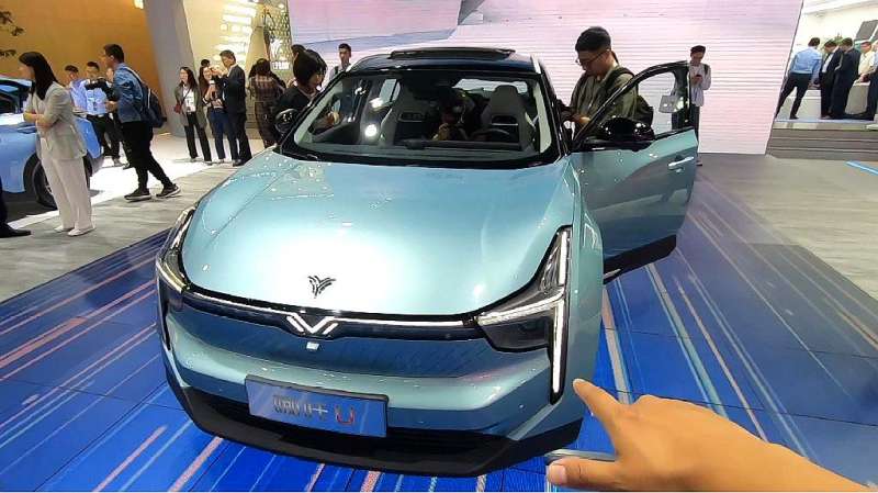 哪吒U量产版亮相广州车展,透明A柱,预售价15万元起