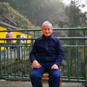 張培云 