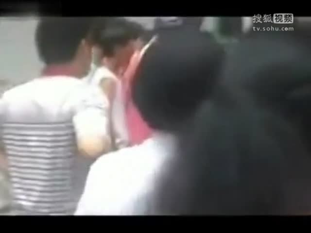 视频:实拍广西玉林荔枝狗肉节残忍杀狗陈小春发微博抵制