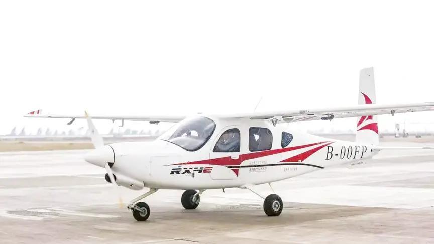 中国首架电动飞机问世,最高速度每小时160公里,续航里程300公里